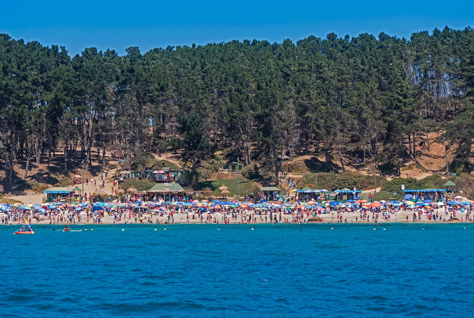 Foto playa el Canelo desde el mar - imágenes de Chile